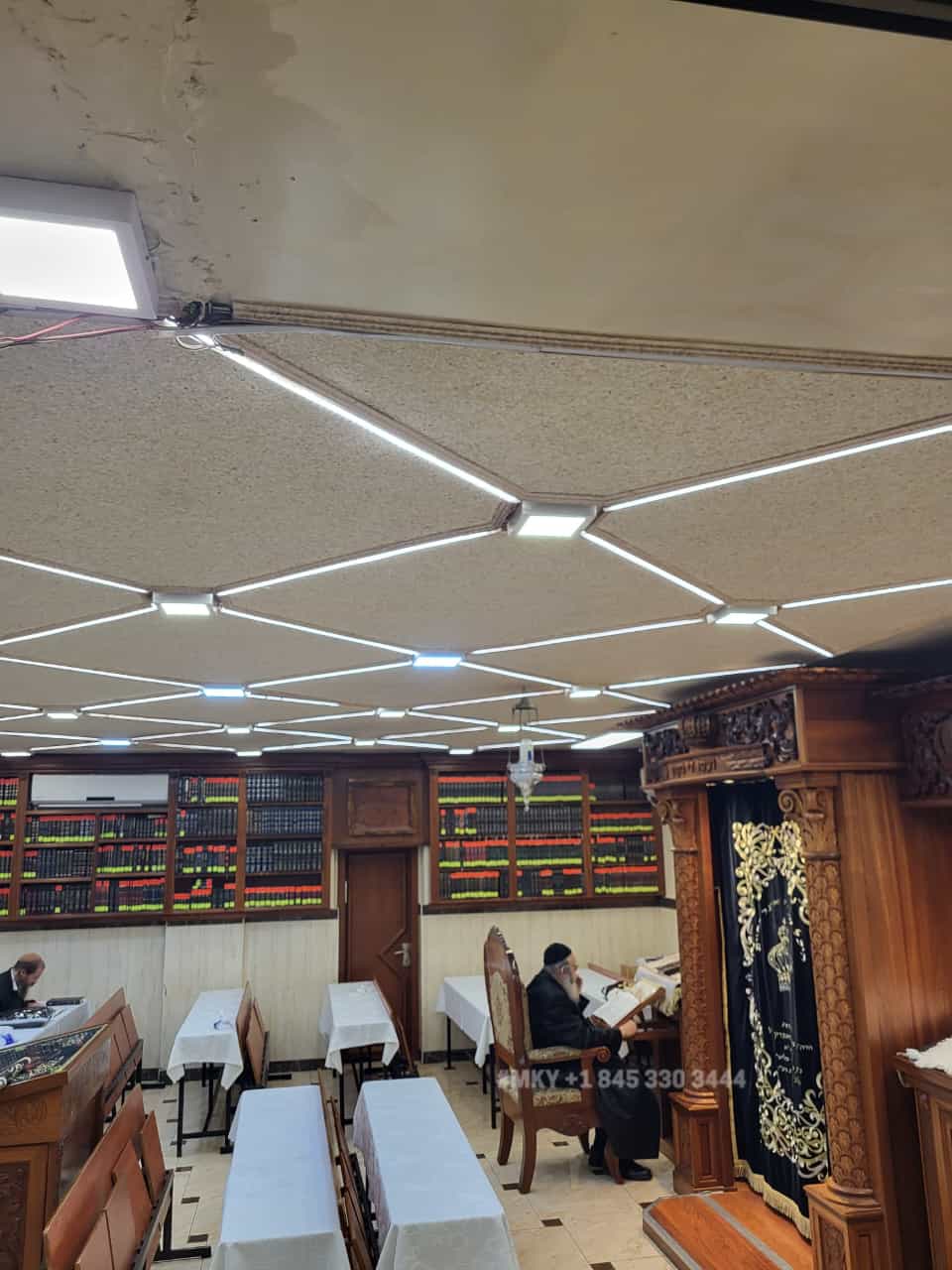 In the Komarno beis medrash in Arzei Habirah, before shacharis, the ...