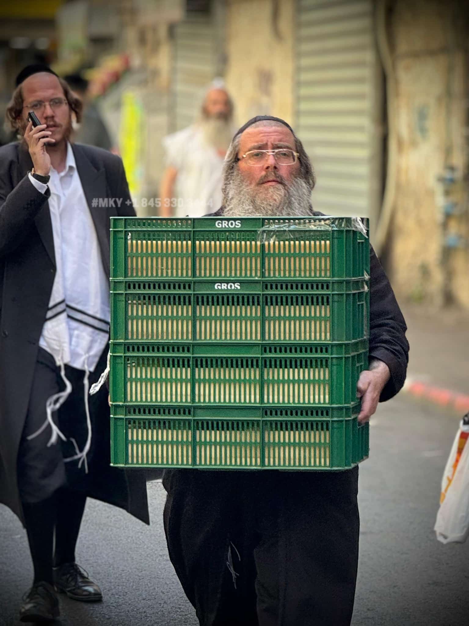 The kapparos assembly line, through the lens of Yitzchak Levy - MKY Moments